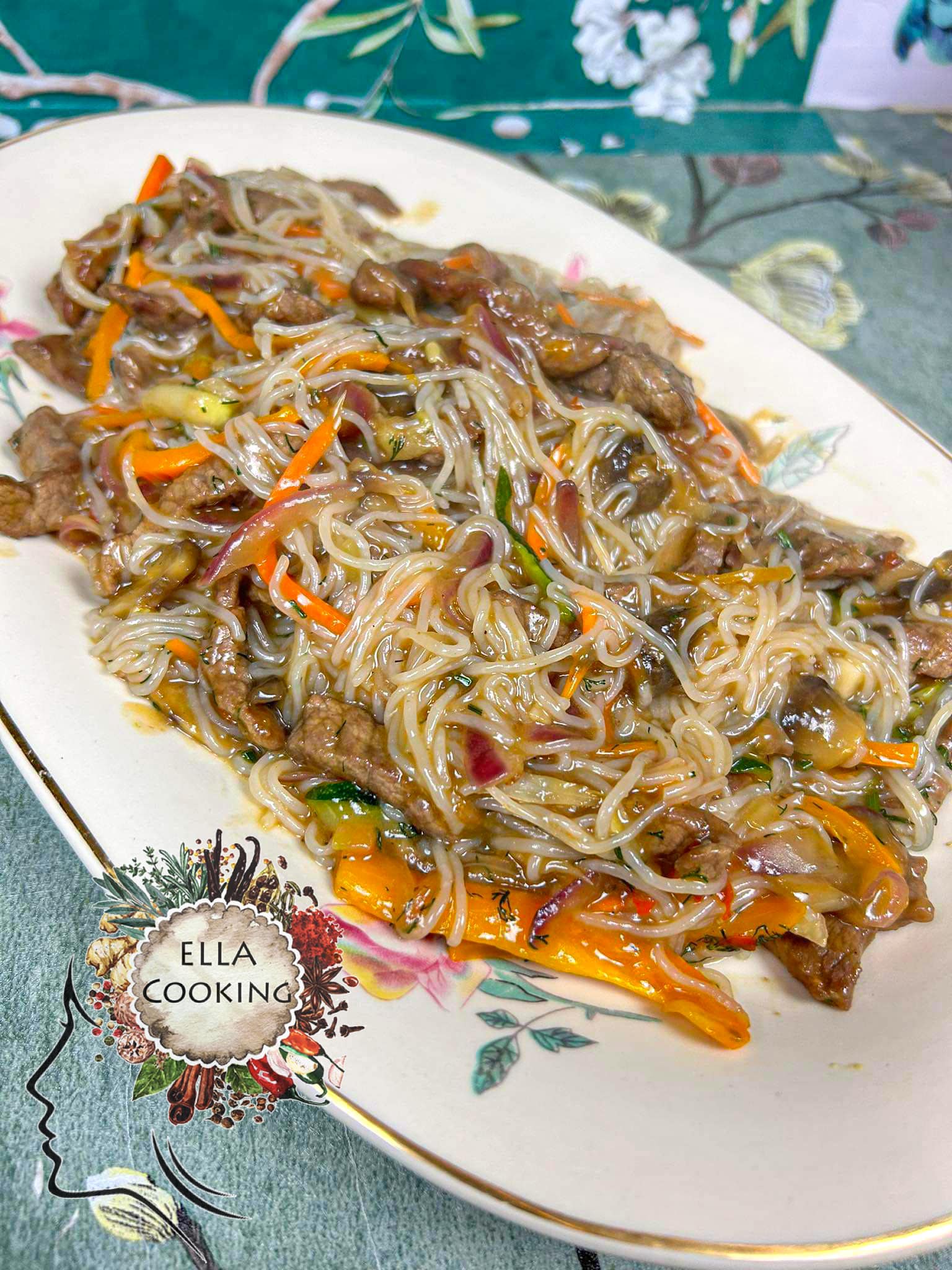 Taietei chinezesti cu vita si legume se prepara in doar 20 de minute ...